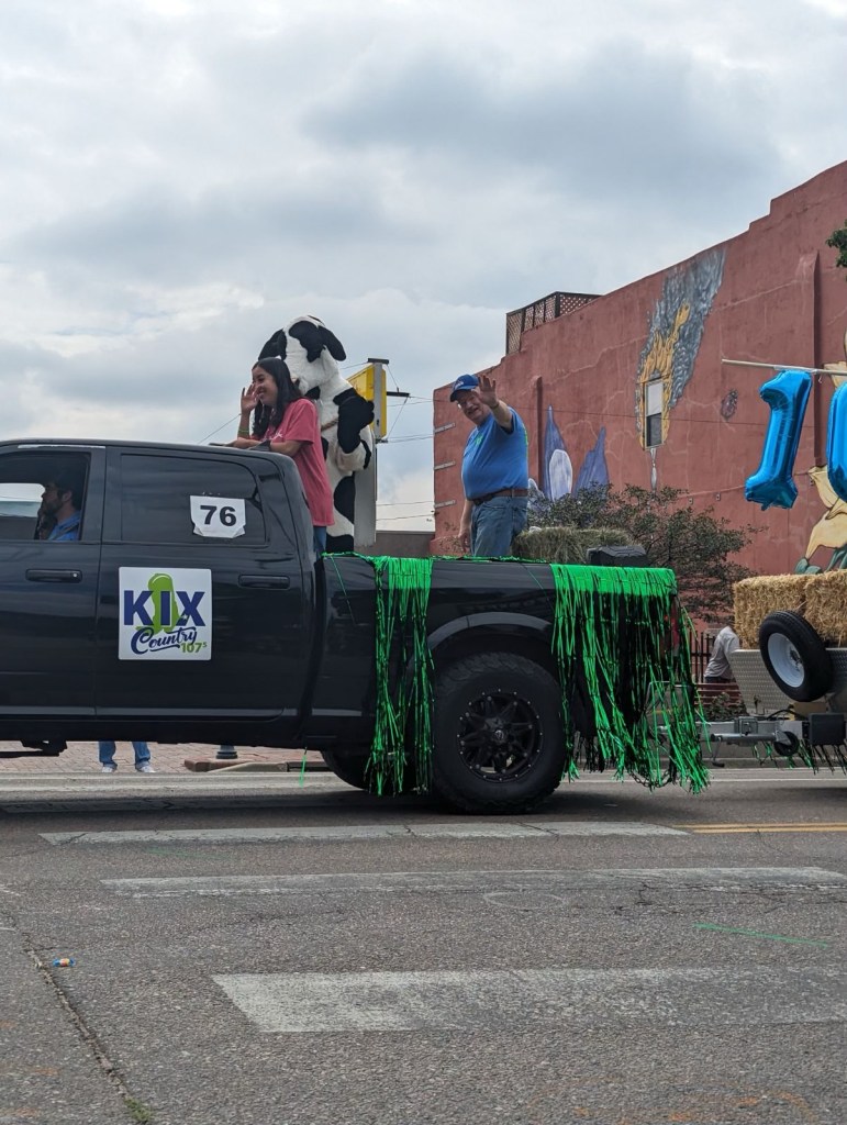 About Us – KIX Country 107.5